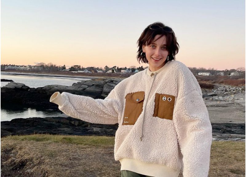 Emma Chamberlain Bio, Age, Net Worth, Husband, Children, Parents, Siblings