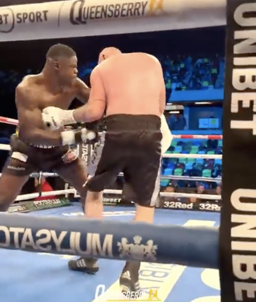 Freezy MacBones: Ghana Boxer Disciplines His Opponent 'Like A Thief' In ...
