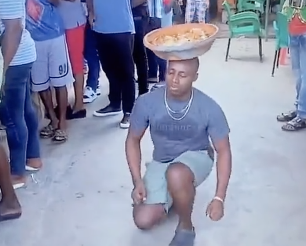 Fufu Michael Jackson: Ghanaian Man Dances Carrying ¢500 Worth Of Food ...